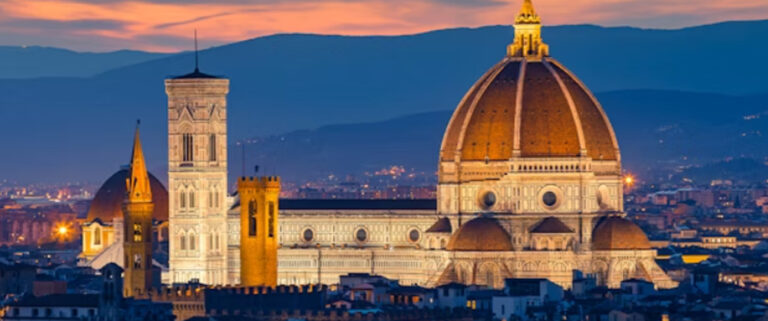 A Florence, les touristes font la queue pour visiter la cathédrale ...